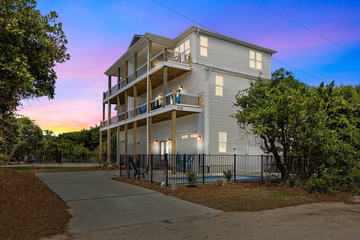 Seas Your Moment - Pool, Short Walk To Beach - Emerald Isle, NC