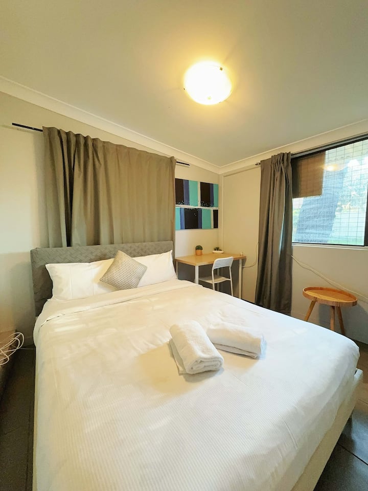 Comfy Queen Room Stay – In The Centre Of All - Parramatta