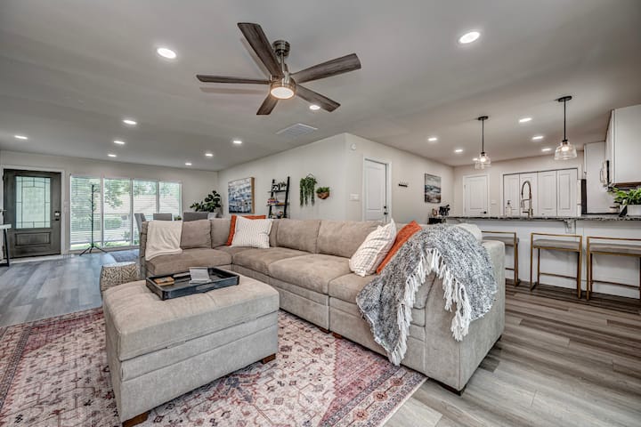 Modern Retreat In The Heart Of Tulsa W/ Garage - Tulsa, OK