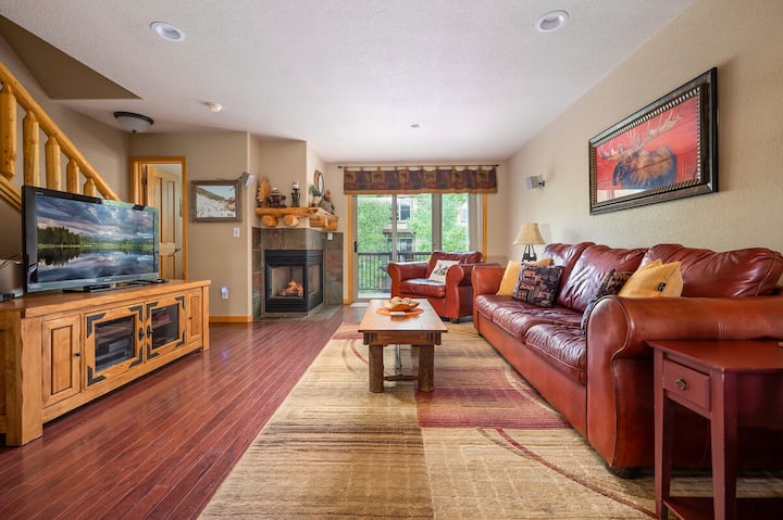 Stay Downtown In Style | Mtn Modern Townhome | Private Hot Tub & Heated Garage - Winter Park, CO