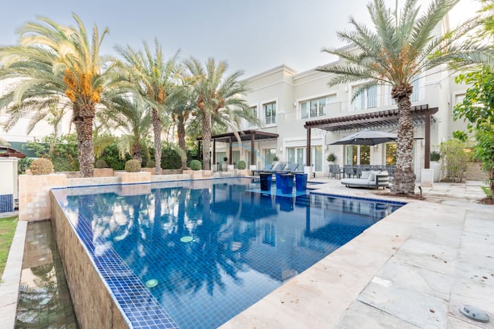 Luxurious Villa With Private Pool And Game Lounge - Dubai