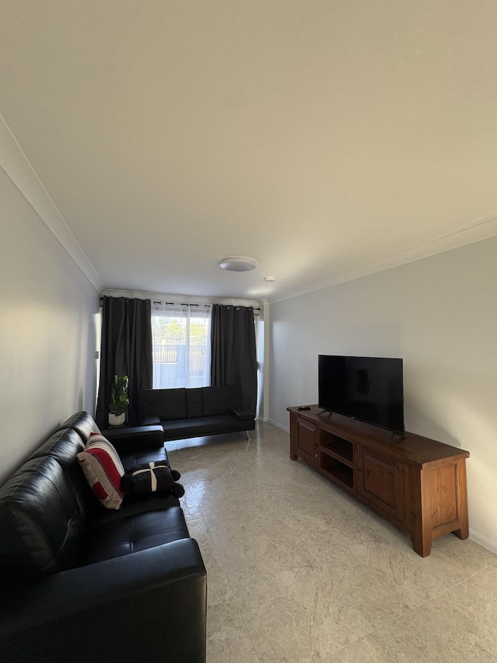 Central Refurbished 4bed Apt - Magnetic Island
