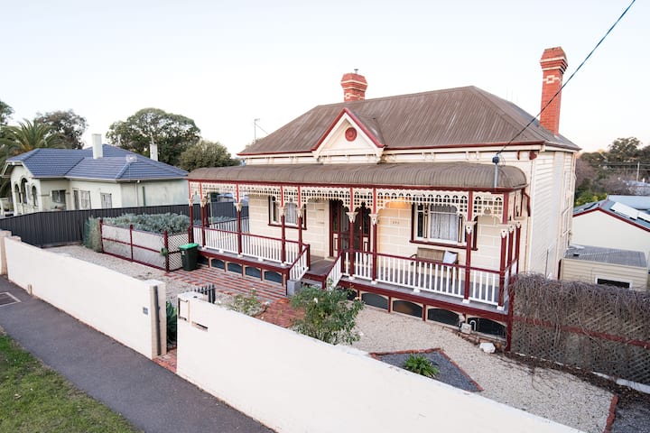 Cathedral View - Sleeps 16 - Bendigo