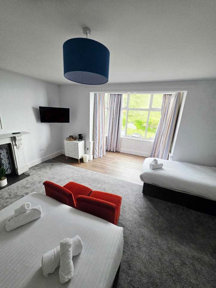 Famille-supérieure-sdb Privée Avec Douche-vue Hist - Criccieth