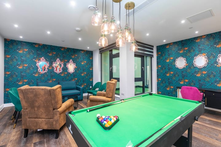 Palm Tree House | Hollywood Glam - Bromley