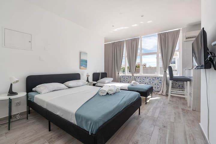 Algerya Room| 3rd Floor Charming Street & Central - Faro District
