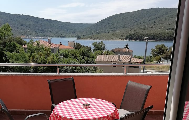 Beautiful Apartment In Cres With Wifi - Cres