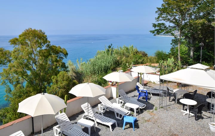 2 Bedroom Gorgeous Apartment In Parghelia - Briatico