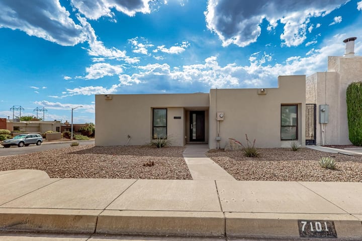 Modern Home In Cherry Hills - Corrales, NM