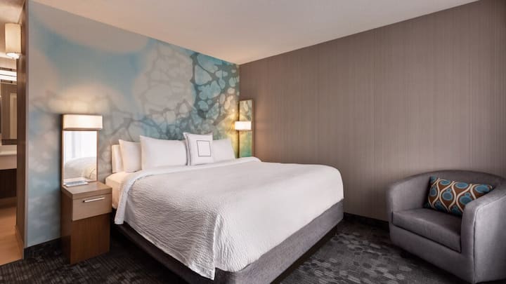 Luxury Bedding Room W/ No Cleaning Fee - Topeka, KS