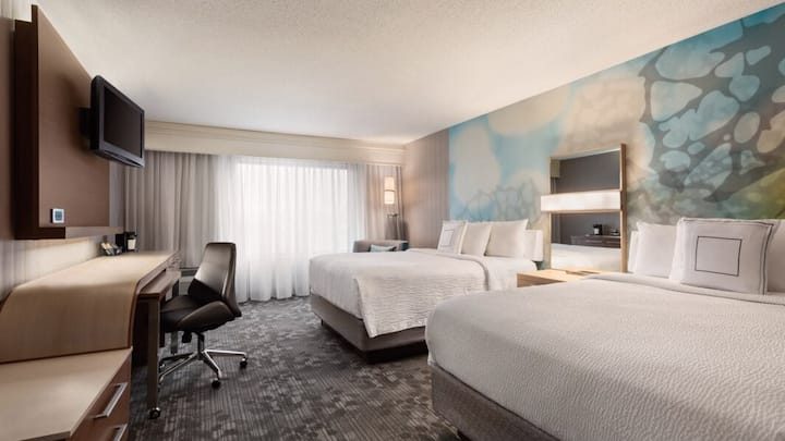 Spacious 2 Elegance Beds: No Cleaning Fee - Topeka, KS