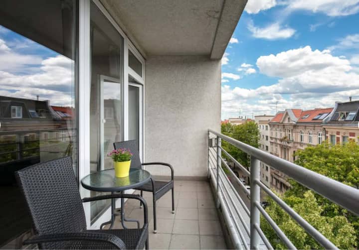 Modern Berlin Stay With Balcony - Berlín