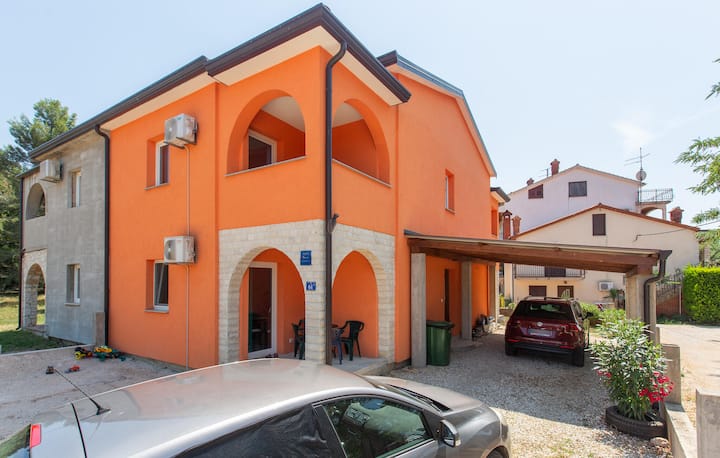 2 Bedroom Gorgeous Apartment In Umag - Brtonigla
