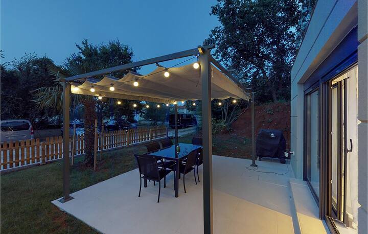 2 Bedroom Lovely Apartment In Drenje - Labin
