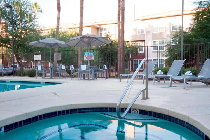Near Premium Outlets | Free Breakfast. Gym & Pool - Chandler, AZ
