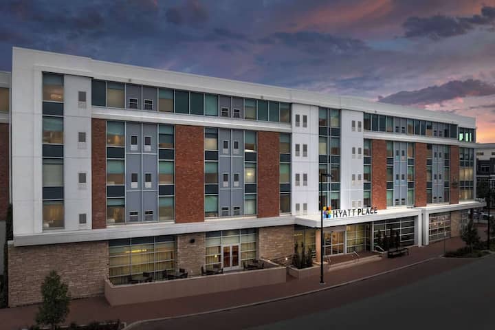 Close To Cu Boulder | Free Breakfast. Pool. Gym. - Boulder, CO