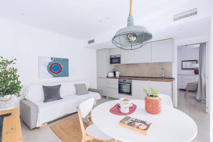 Chic 1-bedroom Ground Floor Apartment With Private - San Roque