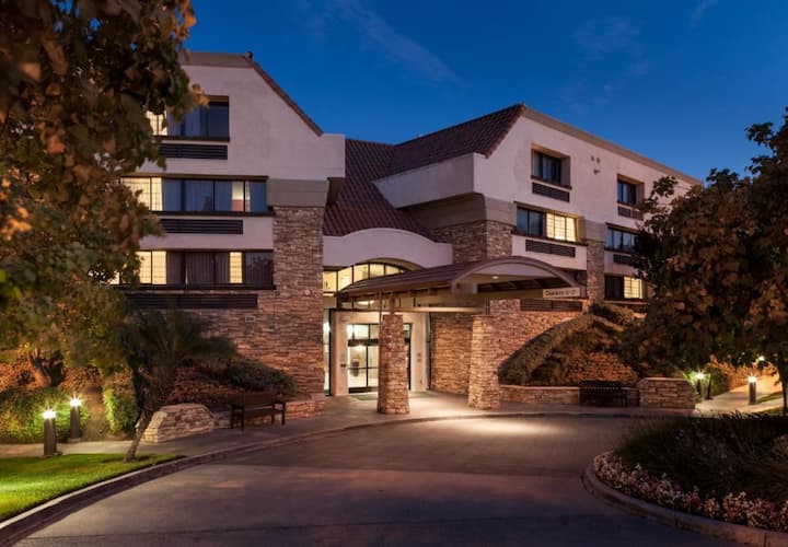 Close To Lake Hodges | Pool. Bar & Pet Friendly - San Diego, CA