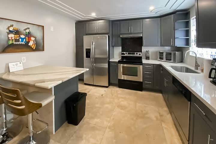 2br Guesthouse With Fully Equipped Kitchen & Wifi - West Palm Beach, FL