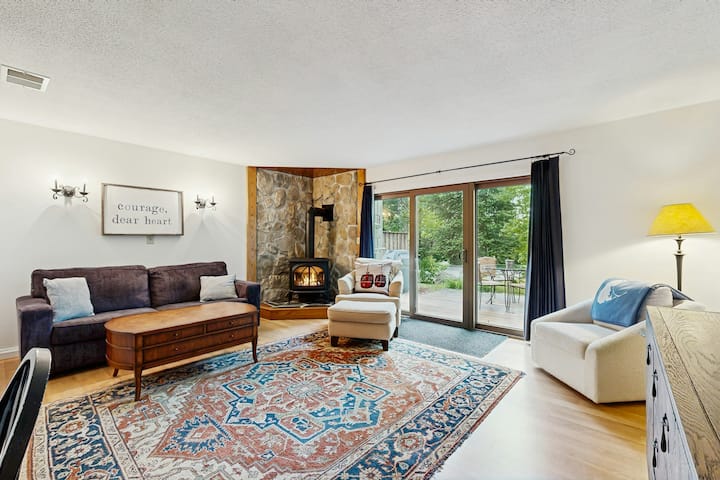 3br Condo W/ Pool Access & Walk To Town & Rec Ctr - Waterville Valley, NH