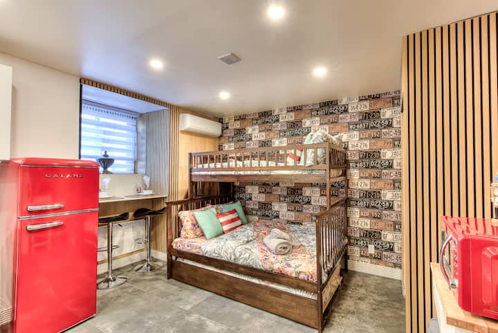 Affordable Studio For Saint Denis Montreal - Montreal