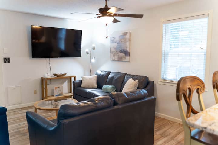 Jan's Oasis Family Retreat Pool, Bar, Games & Fun! - Spring Lake, Cantonment