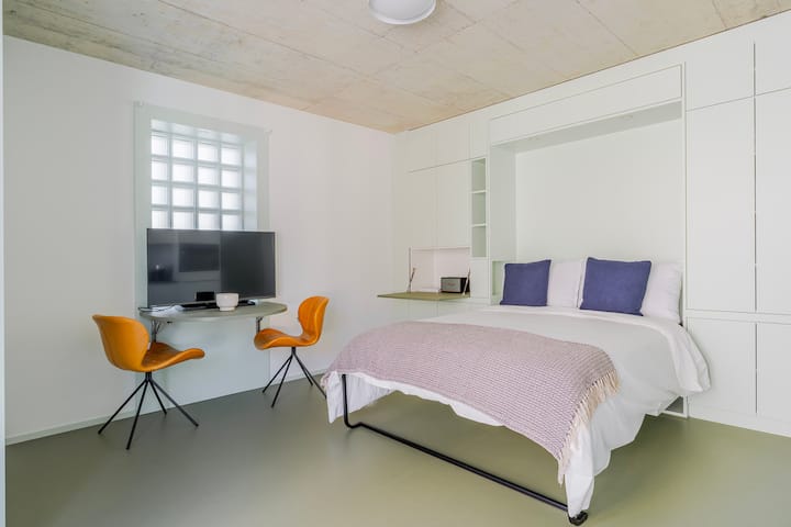 Blueground | Oerlikon, Balcony, Nr Park - Zürich