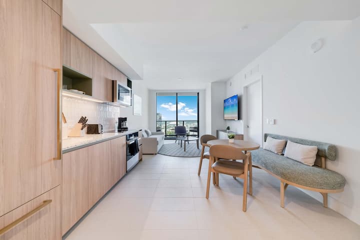 Limoncello Spritz- Central Miami, Pool, Gym, Spa - The Bahamas