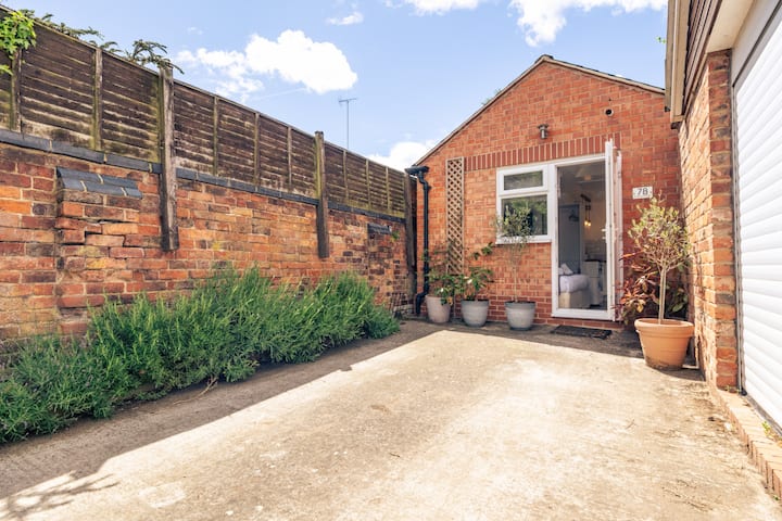 Cosy Studio Annexe In The Centre Of Cheltenham - Cheltenham