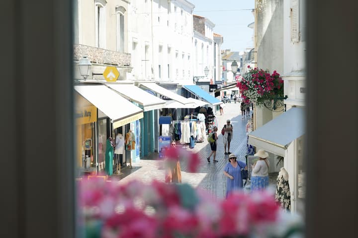 Grand Appartement Idéalement Situé Centre Ville De - Les Sables-d'Olonne