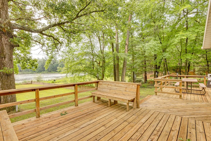 Lakefront Home W/ Deck: Central Michigan Escape! - Diamond Lake, White Cloud