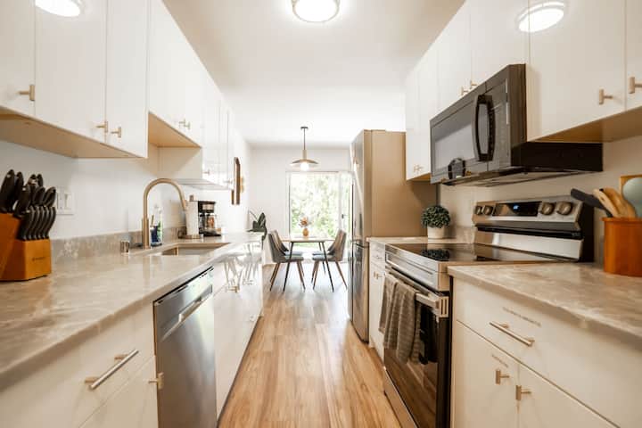 Stylish Bellevue Stay, Half Mile To Downtown - Bellevue, WA