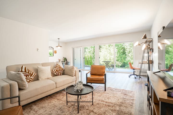 Stylish Bellevue Stay – 0.5 Miles To Downtown - Bellevue, WA