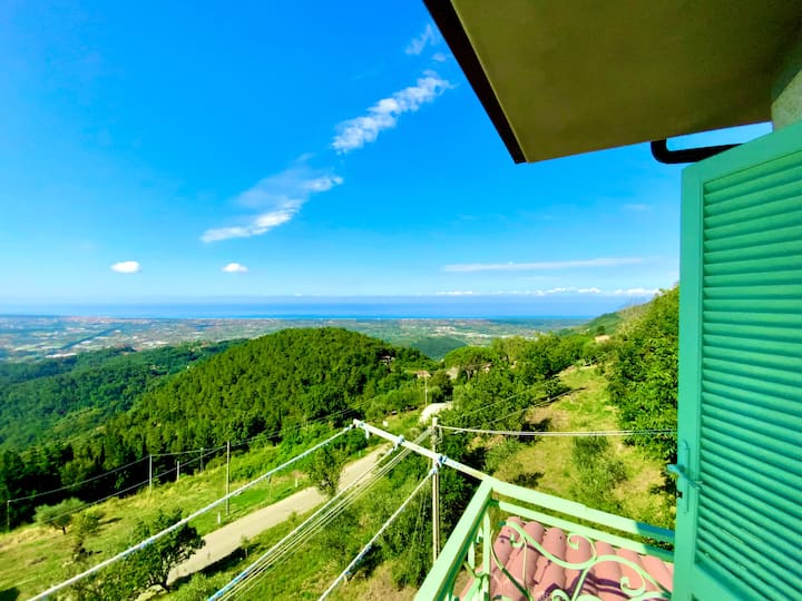 Apartment - Sleeps 5, Balcony, Wifi, Parking - Camaiore