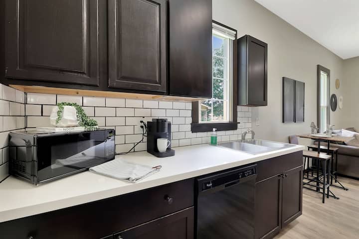 Pet Friendly Funky Bunky - Wichita, KS