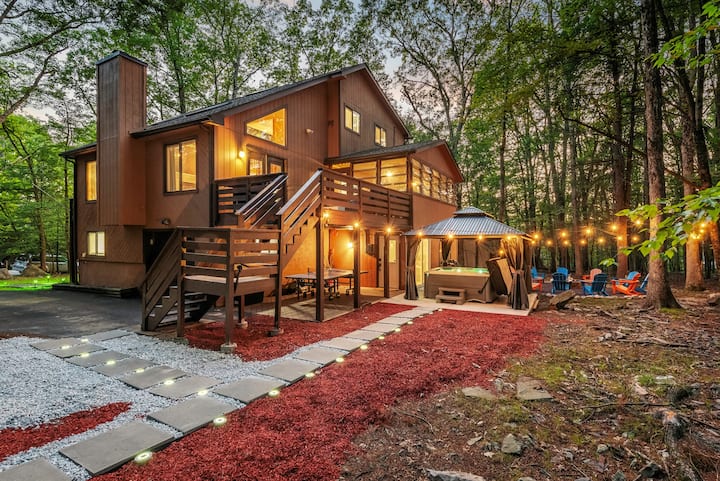 5-bedroom | Gameroom| Movie Theater |Hot Tub|sauna - East Stroudsburg, PA