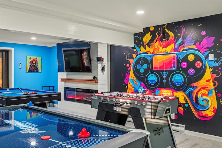 Poconos Home W/ Theater, Game Room & Hot Tub - Stroudsburg, PA
