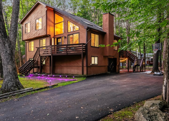 5-bedroom | Gameroom| Movie Theater |Hot Tub|sauna - Stroudsburg, PA