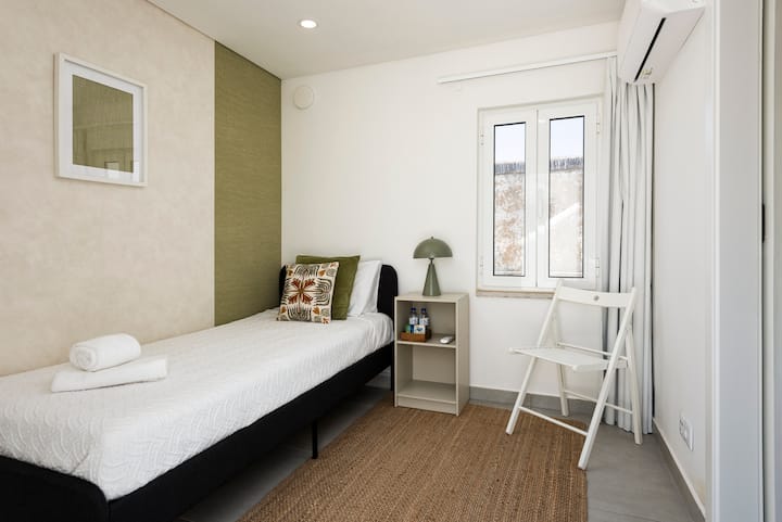 City Center, Solo Suite, Self Check-in, Marina - Faro