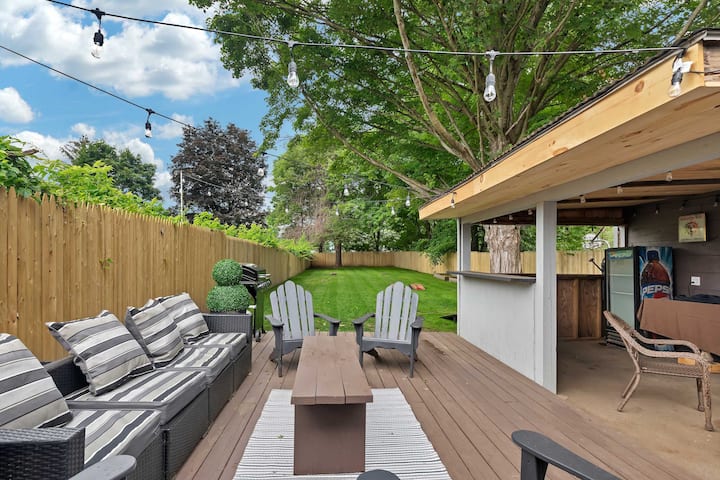 Downtown Saratoga Home W/ Yard & Patio - Saratoga Springs, NY