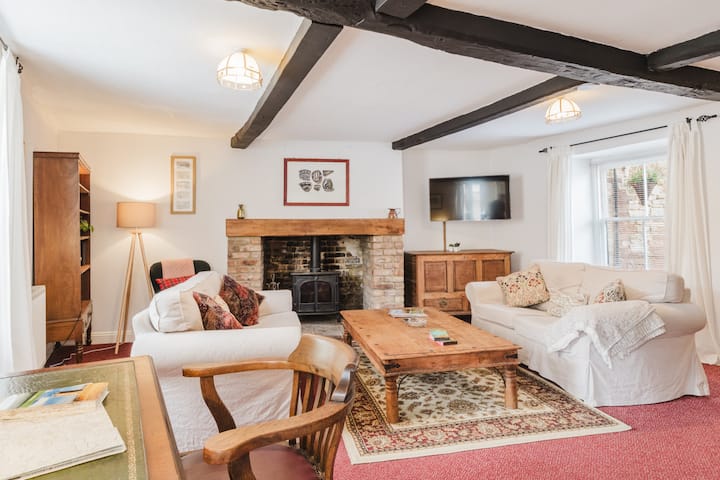 Charming Cotswolds Retreat In The Heart Of Dursley - Forest of Dean
