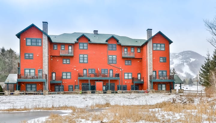 Trailside Escape 2br, Views, Fireplace & Balcony - Hunter, NY