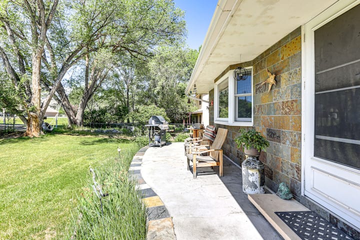 Walk To Main St: Carbondale Apt W/ Shared Patio - Carbondale, CO