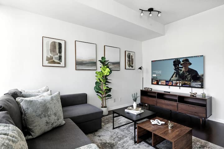 Downtown Oasis Condo | Steps To Entertainment - Toronto