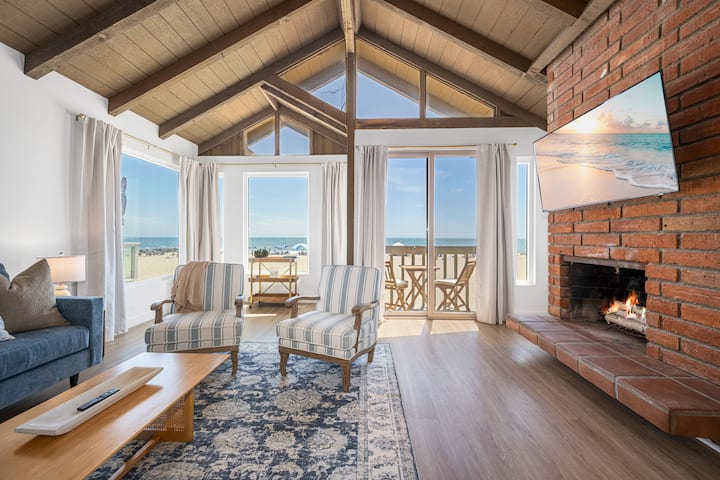 Beachfront Home Newly Renovated W Patio & Parking - Newport Beach, CA