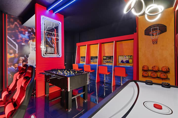 Family Townhome: Pool, Game Room & Prime Location - Orlando