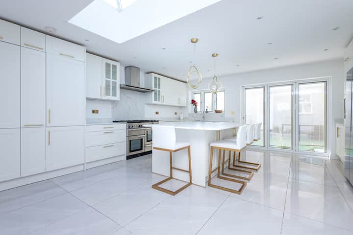 Spacious 4br Home • Garden & Office Space - Epsom