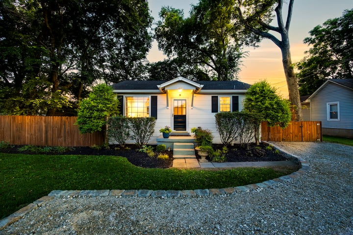 Walkable To Dt, Bright, Cozy +Firepit, Music, Yard - Franklin, TN