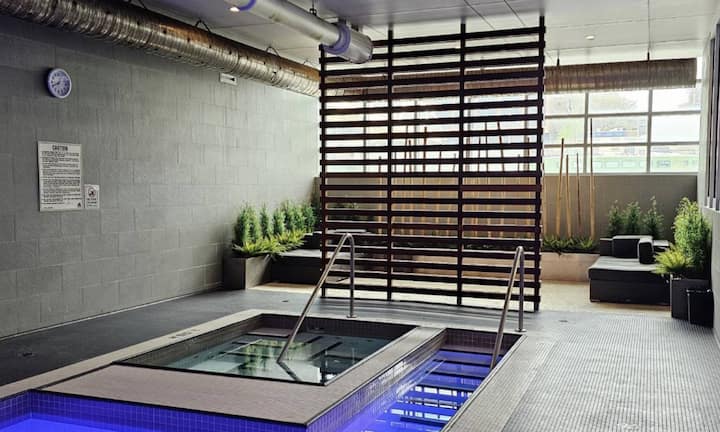 Lake View Suites- W/parking - Toronto