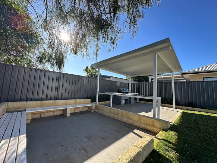 Spacious 3 Br Family Home With Backyard And Bbq! - Mount Pleasant